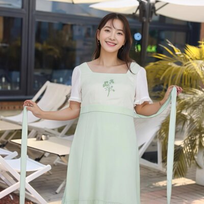 大码夏季新款文艺绣花方领连衣裙