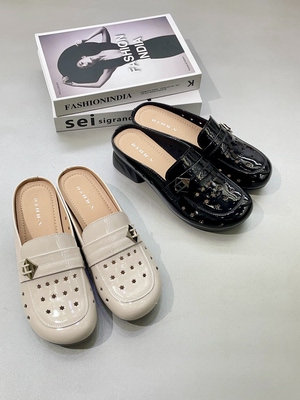 都市红运鸟2026真皮包头半拖女休闲百搭软底舒适镂空外穿凉拖7153