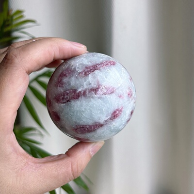 巴西梅花碧玺球摆件60mm304g