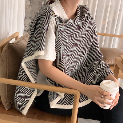 爆款秋冬季纽扣时尚百搭女披肩