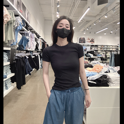 CK女士修身圆领短袖T恤纯棉休闲