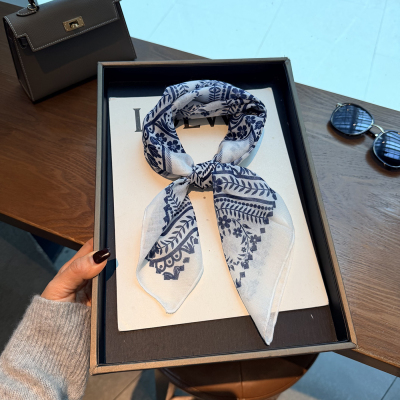 韩版真丝小方巾女夏季植物花卉印花护颈围脖百搭气质丝巾