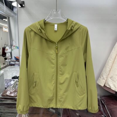 811  2026新款春夏季女装时尚连帽单层大码妈妈装防晒服外套