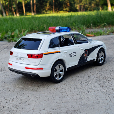 奥迪132公安车警笛声光合金车模