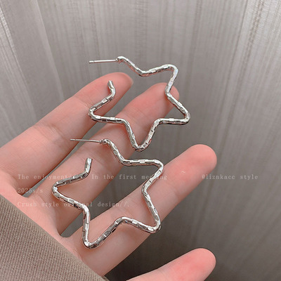 银色镂空五角星星大耳圈2025新款独特设计感耳环显脸小百搭耳钉