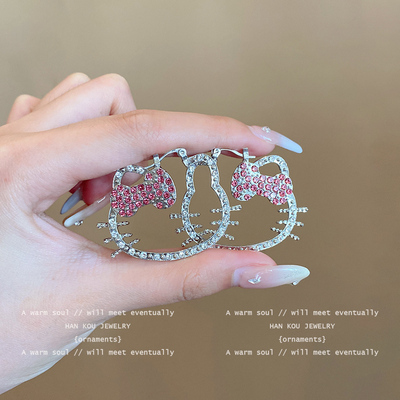 可爱少女HelloKitty锆石耳环女2026新款方圆脸耳钉独特KT猫耳夹饰