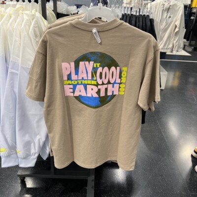 正品Nike耐克男子夏薄款地球印花休闲宽松短袖运动T恤FB9812