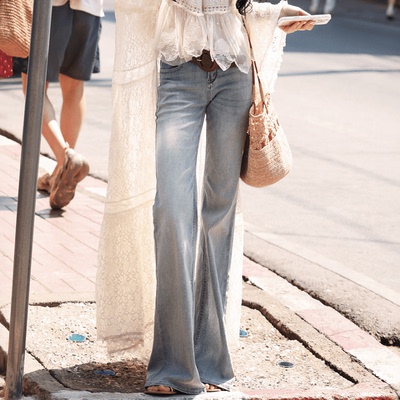 AZure浅蓝色水洗中腰微喇牛仔裤