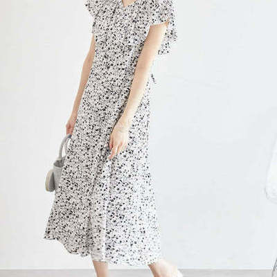 日单修身荷叶边V领碎花连衣裙