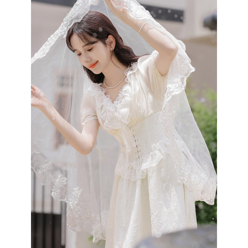 法式复古轻婚纱订婚礼服伴娘服小众设计感蕾丝拼接气质束腰连衣裙