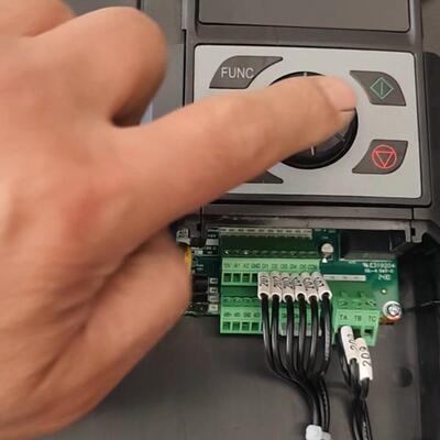 议价XFC500-3P4-15 西施变频器 工业工控电机调速装置维修