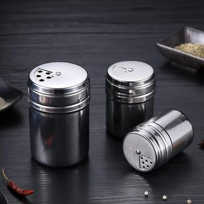 Household european-style glass pepper and salt shaker。