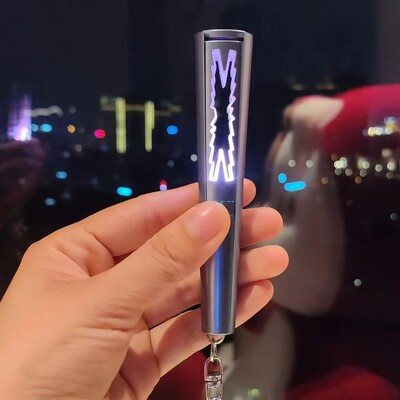 韩国组合 LE 炽 LESSERAFIM荧光棒迷你钥匙扣 应援灯 挂件 周边同
