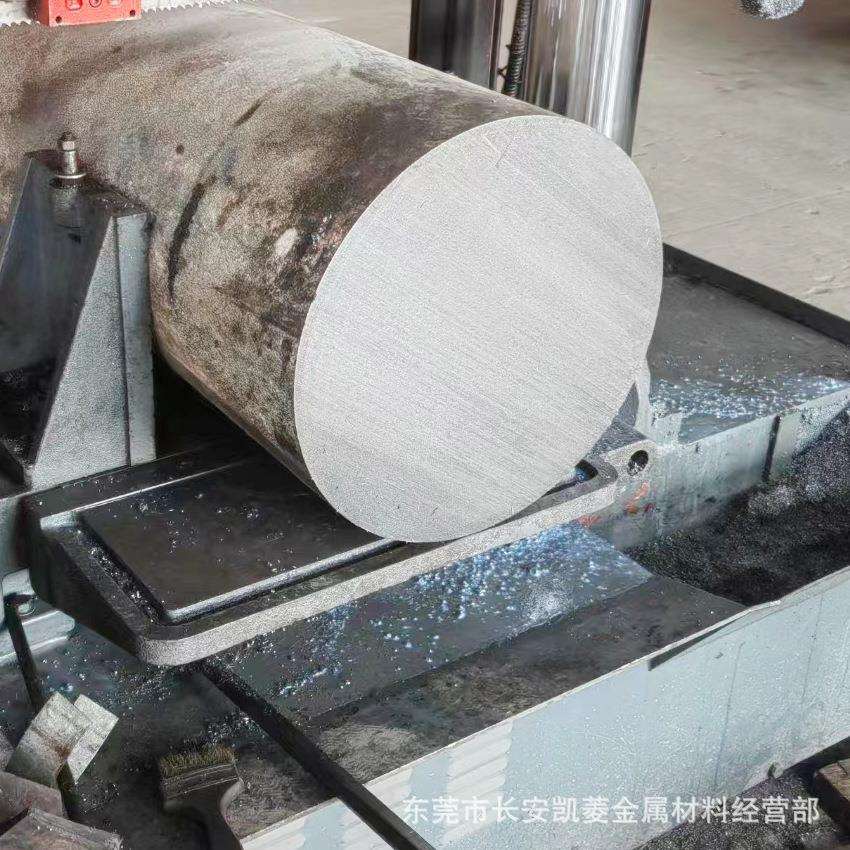零售1cr13不锈钢棒 2cr13黑皮圆钢 3cr13圆棒切割