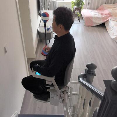 承载160kg的别墅复式家用曲线导轨座椅式升降机 老人代步升降椅