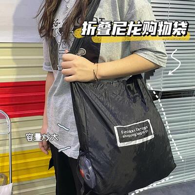 Rotating handheld storage bag, foldable and expandable disc,