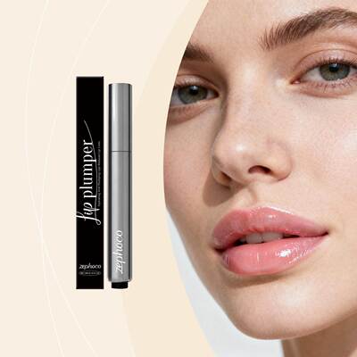 Zephoco Hydrating and Plumping Lip Oil gently nourishes the