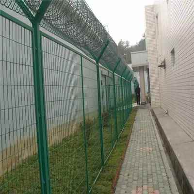 监狱护栏铁丝钢板网菱形保税区河道水库围栏机场围界隔离墙防护网