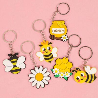 6Pcs Cartoon PVC Daisy Bee Theme Party Keychain Decor for K