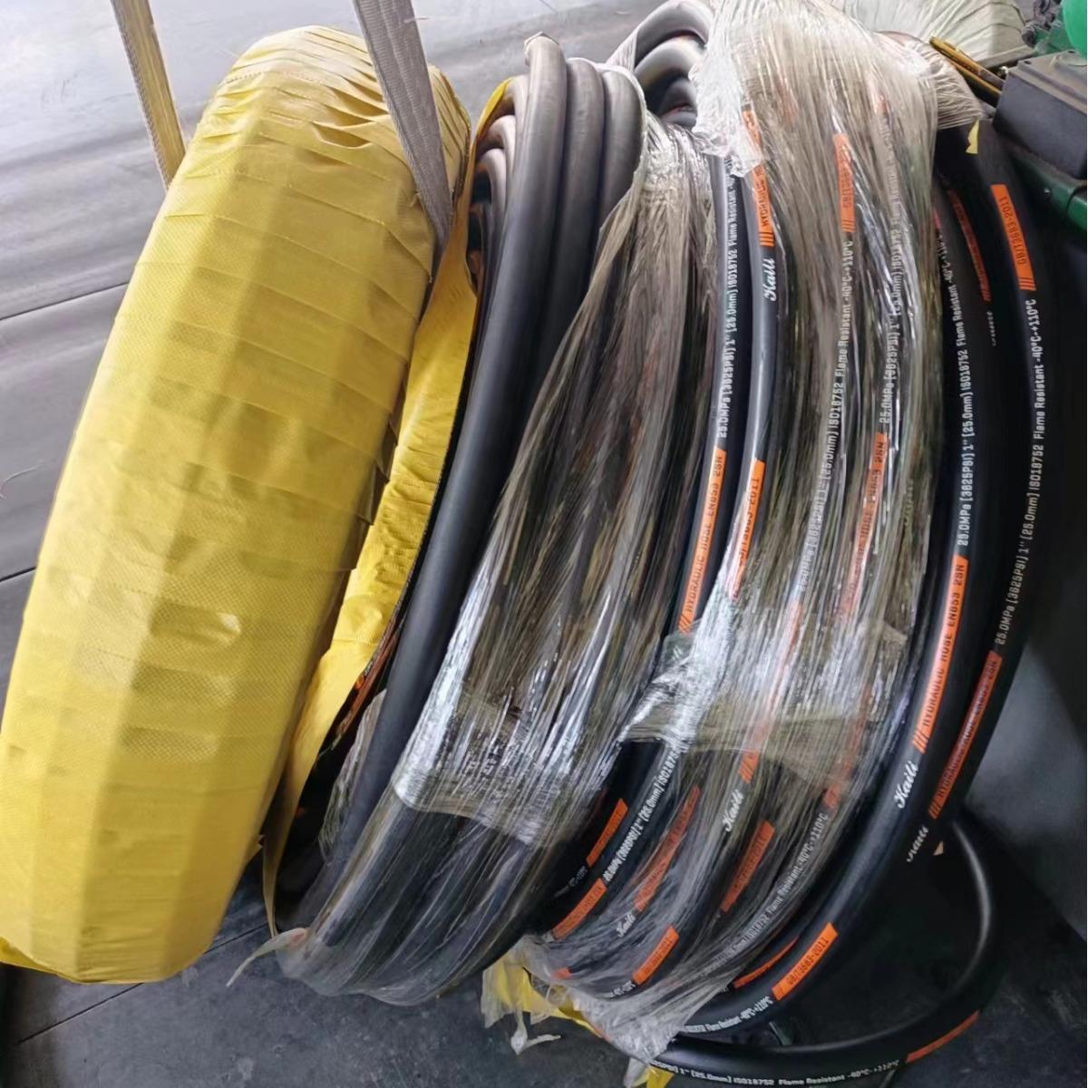 加油机用管双层钢丝光面加油站输送汽油橡胶软管布纹面高压胶管