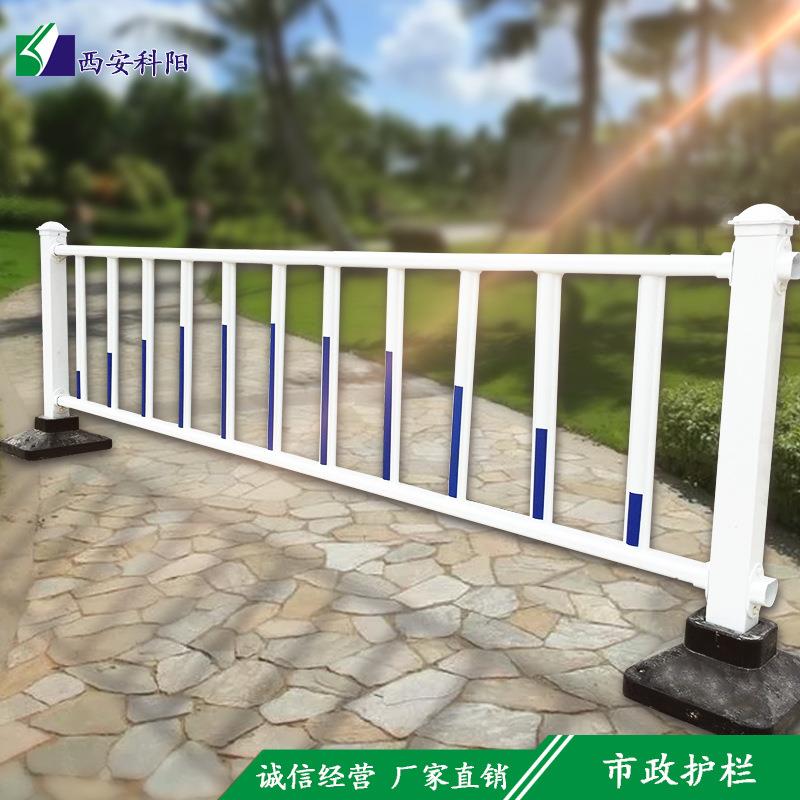 市政道路护栏公路交通隔离锌钢栏马路中央隔离护栏绿化带PVC护栏