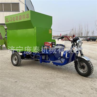秸秆铡草搅拌撒养料CRI机羚羊车殖电动投料自动化设备柴油喂料车