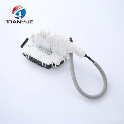 新品汽车中控闭锁器1667200435侧门锁右前汽车配件现货