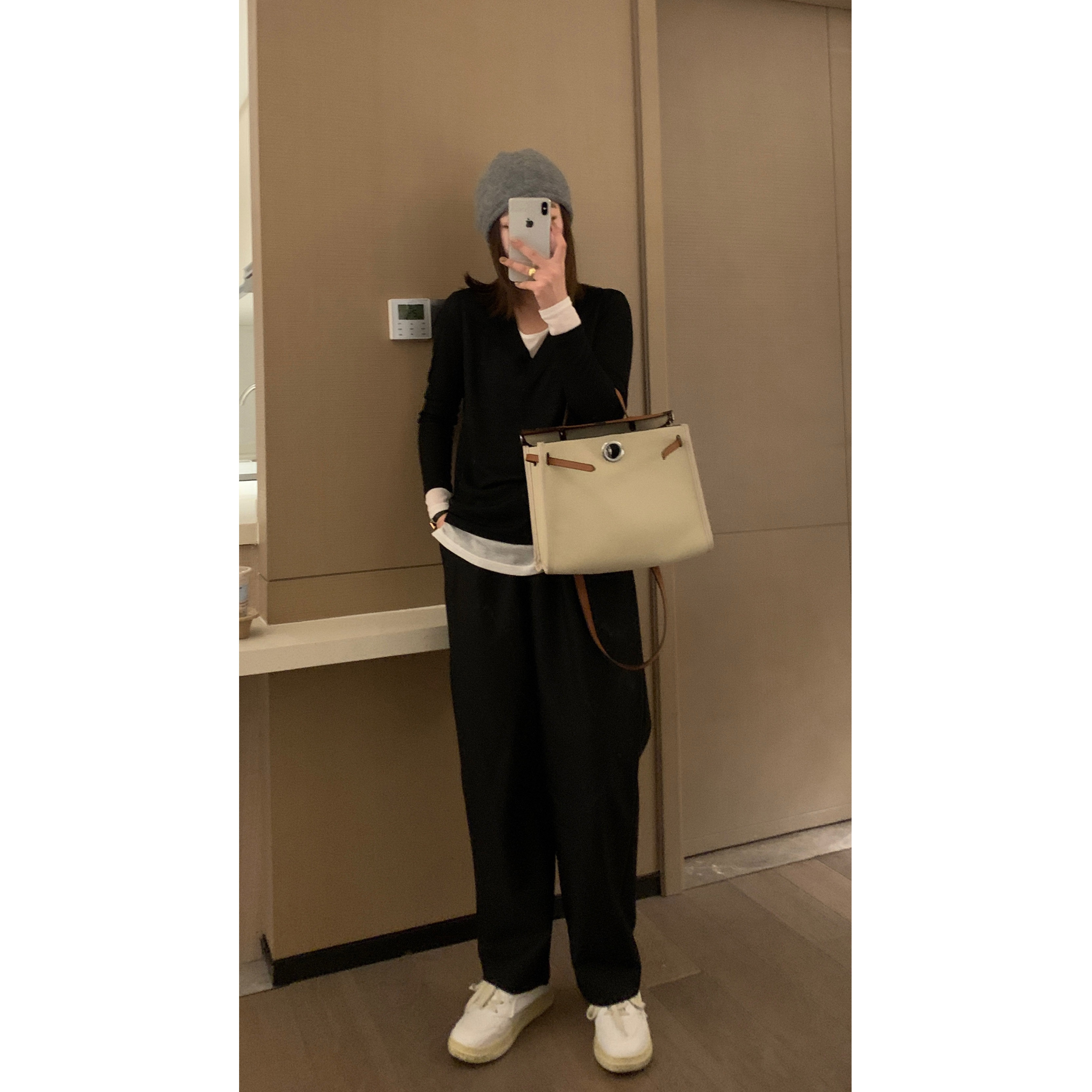 Popoco灰色假两件T恤女2022春秋新款v领宽松韩版基础打底长袖上衣_虎窝淘