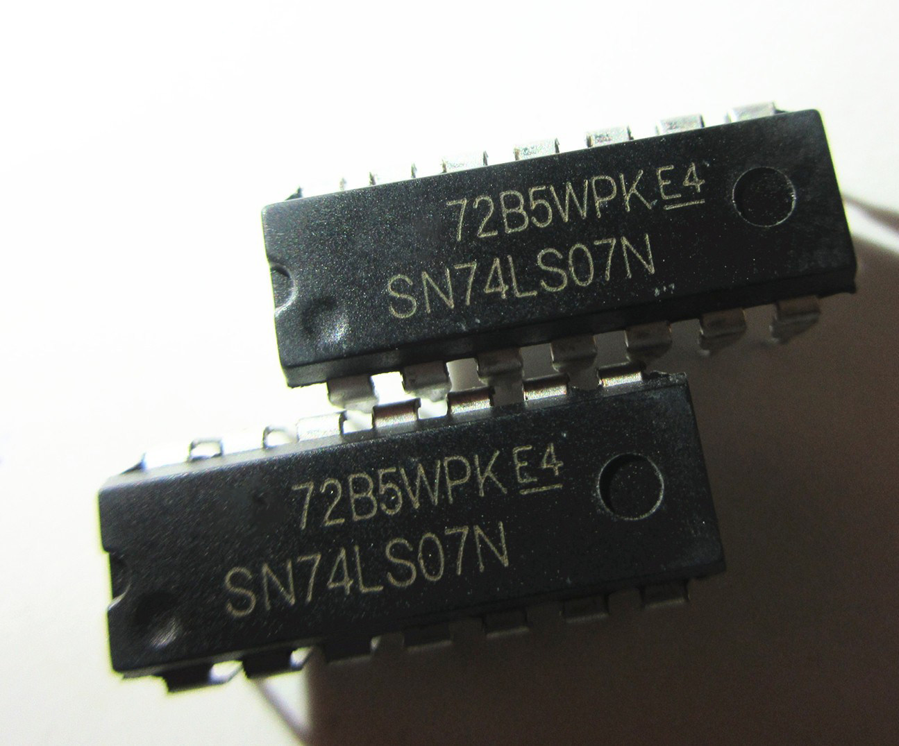 晟记 SN74LS07N直插DIP14 HD74LS07P缓冲器/线路驱动器_虎窝淘