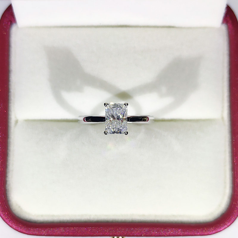 定制PT铂金镶钻戒指18K金莫桑石女戒长方形雷迪恩形1克拉莫桑钻戒_虎窝淘