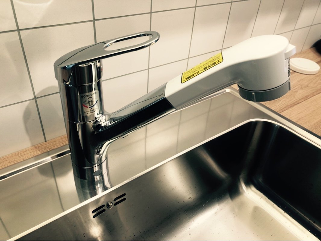 （现货）日本TOTO厨房水槽菜盆水龙头三种出水方式白色头部可抽拉_虎窝淘