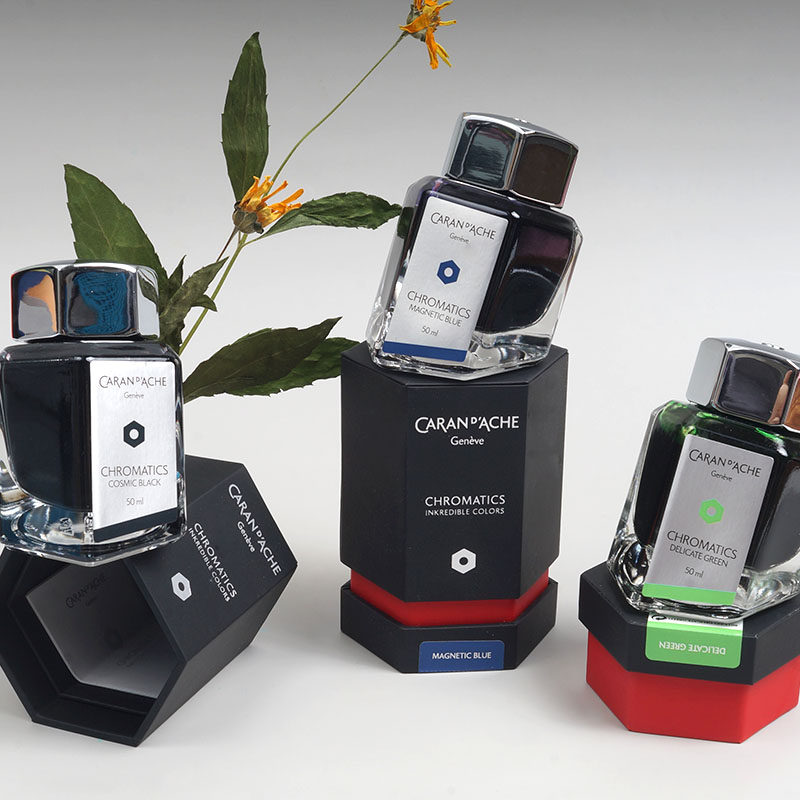 瑞士卡达钢笔墨水 CARAN DACHE宇宙黑磁性蓝嫩绿色非碳素墨水_虎窝淘