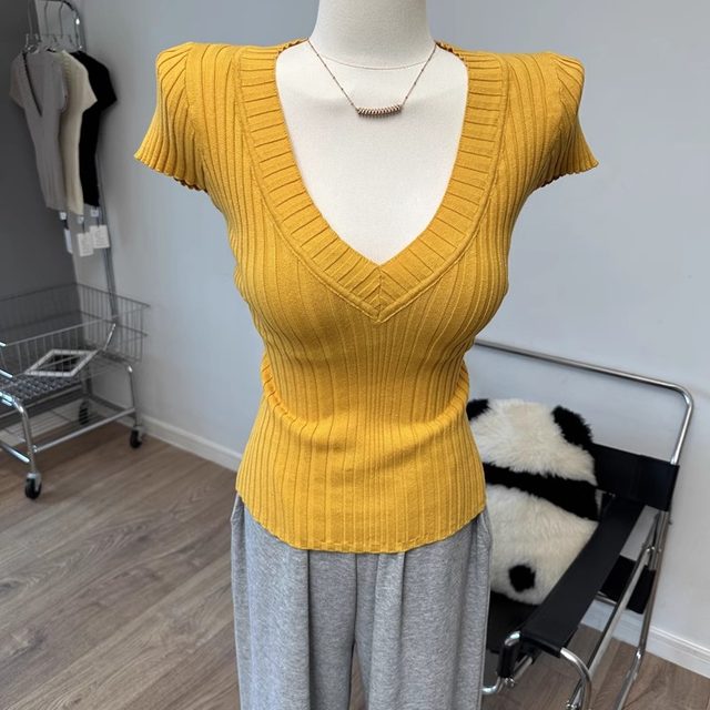 Big V-neck short-sleeved sweater slim fitted pit-striped bottoming ...