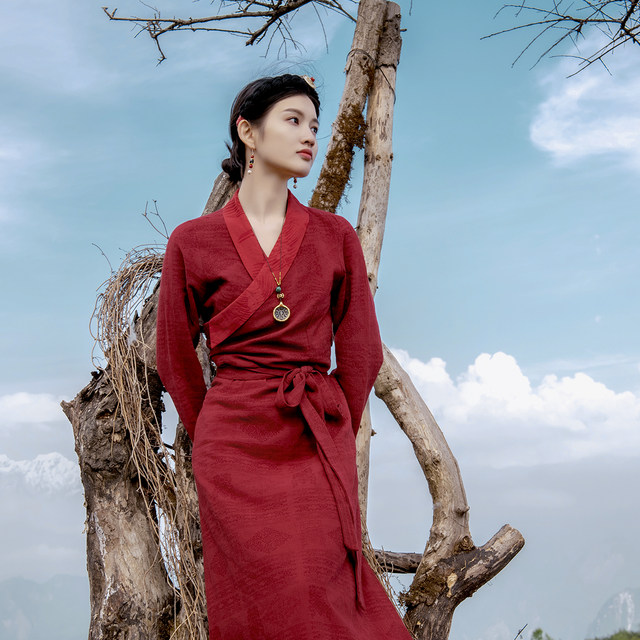 Beauty and complexion, red retro Tibetan clothing, Lhasa clothing for ...