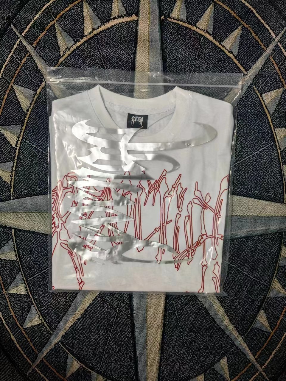 Revenge-“Red Bones” Black T-Shirt红色龙骨短袖_虎窝淘
