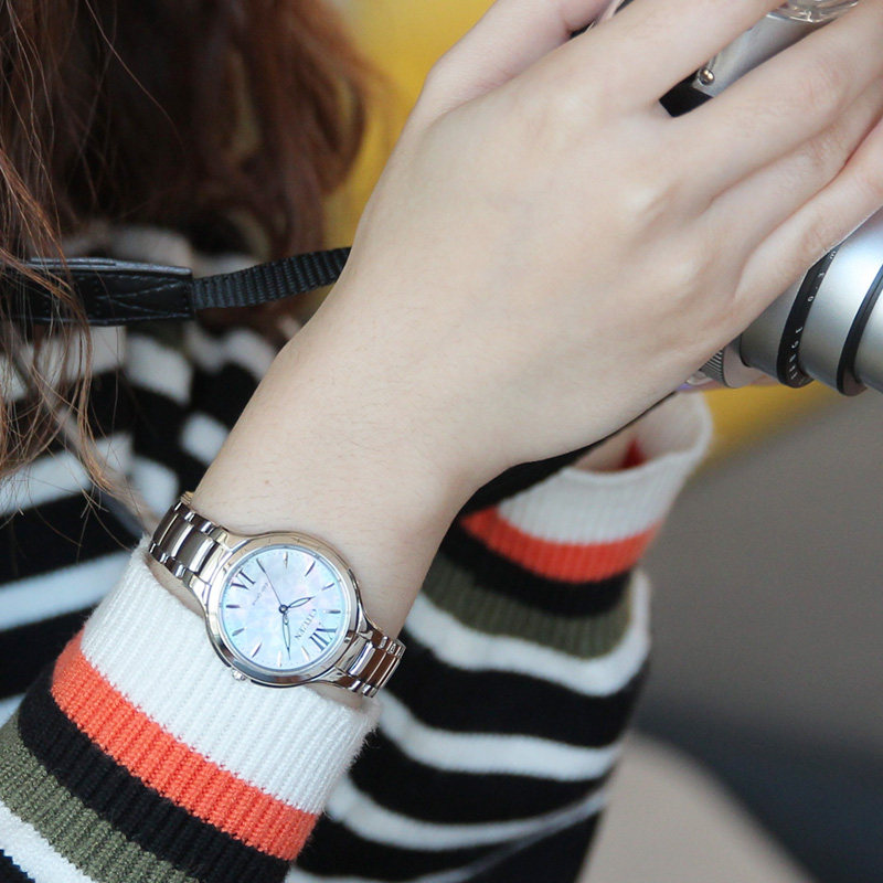 Citizen西铁城手表女光动能贝母表盘钢带简约女款腕表EM0530-81D_虎窝淘