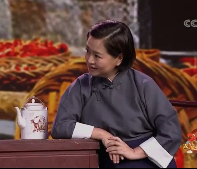 Golden velvet buckle tilt coat old lady grandma grandma dress ...