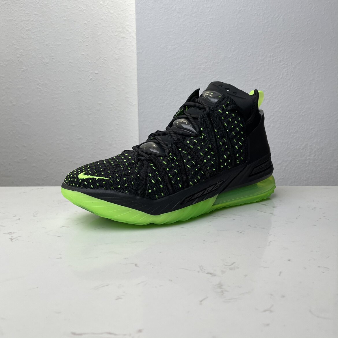 Nike LeBron XVIII LBJ18詹姆斯18代篮球鞋CQ9284-005_虎窝淘