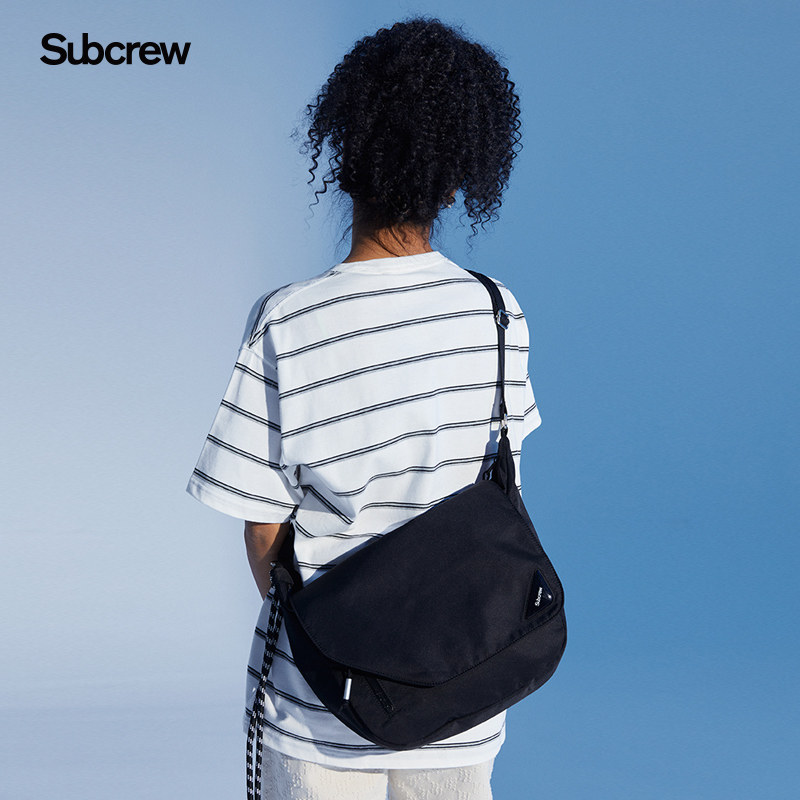 Subcrew潮牌日系斜挎包男女休闲运动单肩包饺子包大容量通勤包_虎窝淘