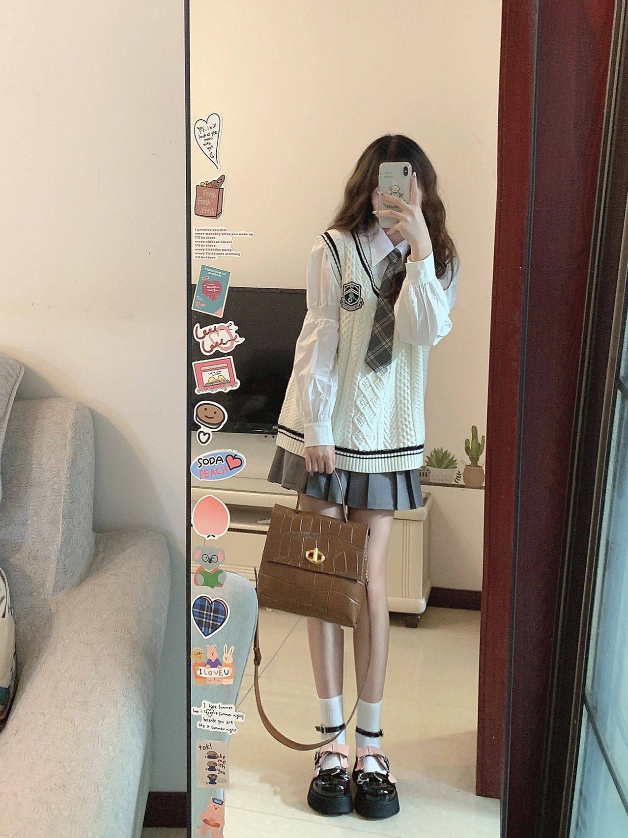 学院风套装女秋2023新款外搭叠穿v领针织马甲毛衣衬衫两件套显瘦虎窝淘 2573
