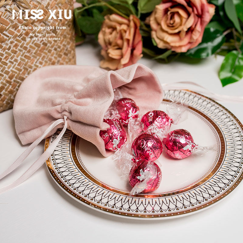 MISS XIU结婚[Kiss]手拎布袋网纱粉色糖果绒布手提袋喜糖盒高级感_虎窝淘