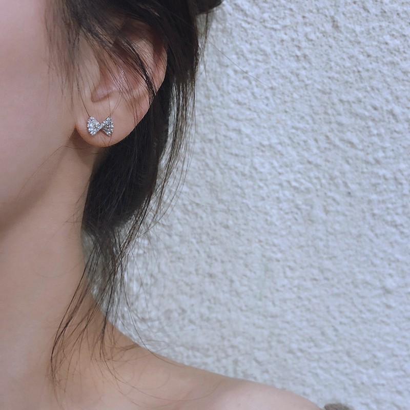 Tyusha精致设计*S925纯银扇形小耳钉超闪锆石钻蝴蝶结简约耳饰女_虎窝淘