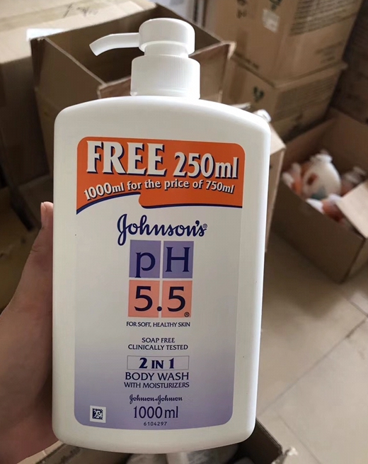 香港强生PH5.5二合一润肤沐浴露婴童洁肤滋润保湿防干燥1000ML_虎窝淘