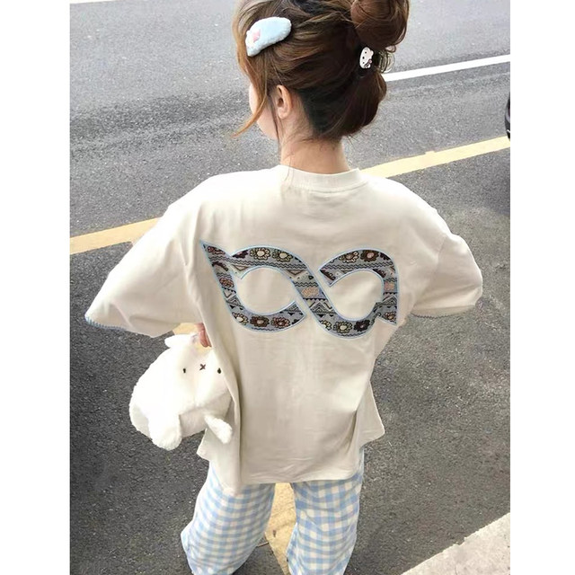 Light blue patch letters short-sleeved T-shirt for women in summer ...