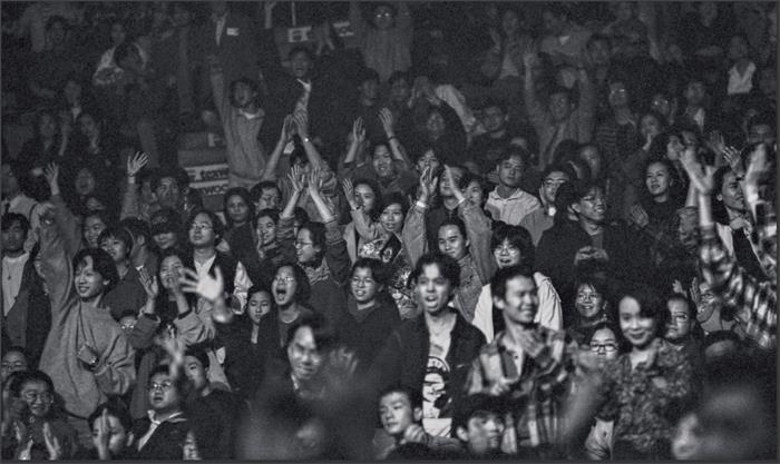 【30周年纪念版】红磡1994摇滚中国乐势力香港演唱会窦唯王菲张楚何勇明星摇滚摄影师高原摄影集写真照片海报专辑黑梦唱片乐队书_虎窝淘