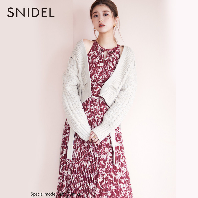 SNIDEL春夏款甜美仙女印花系带露肩百褶连衣裙SWFO224091_虎窝淘