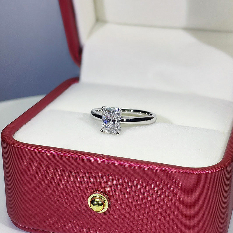 定制PT铂金镶钻戒指18K金莫桑石女戒长方形雷迪恩形1克拉莫桑钻戒_虎窝淘