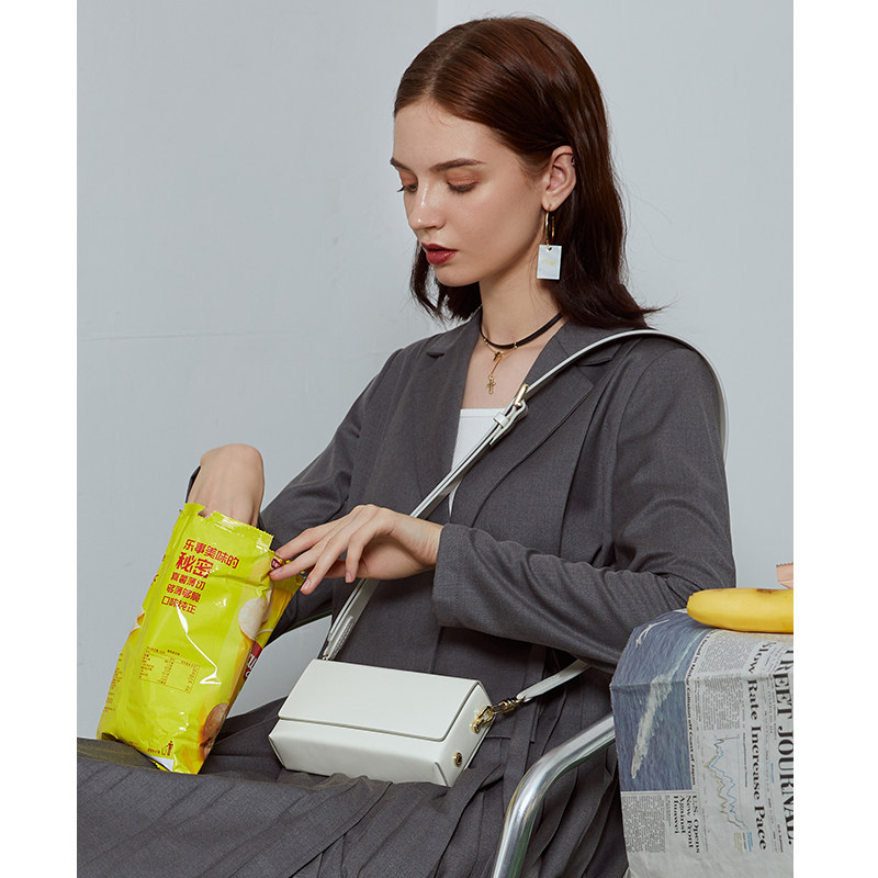 Rclab瓦舍原创设计简约小方包头层牛皮手机包宽肩带斜挎包女真皮_虎窝淘