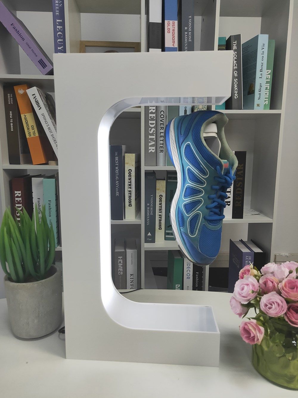 Magnetic Levitation Floating shoe display stand,Sneaker St_虎窝淘