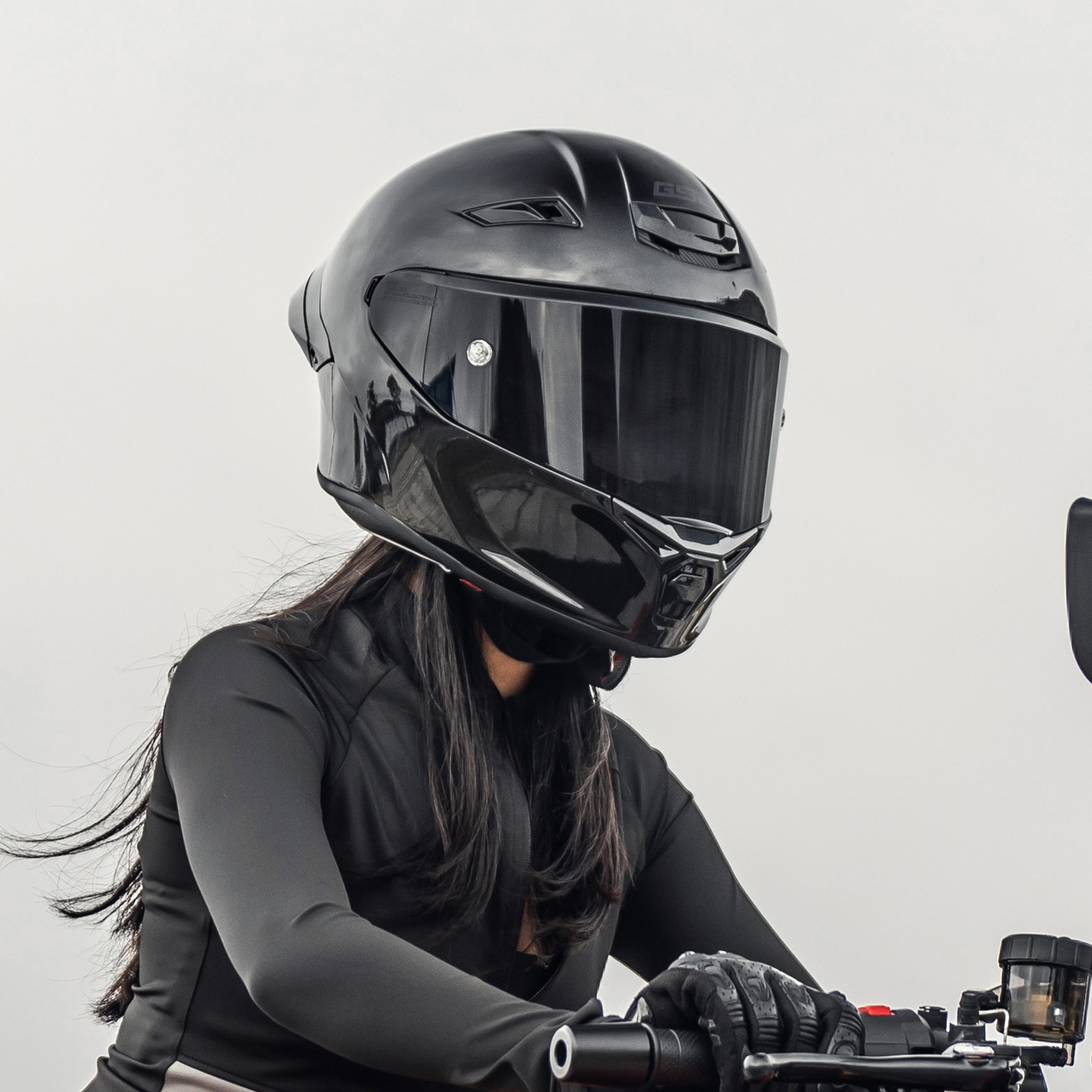 gsb头盔rc5碳纤维材质大尾翼摩托车全盔机车玻璃钢超轻赛道黑头盔_虎窝淘